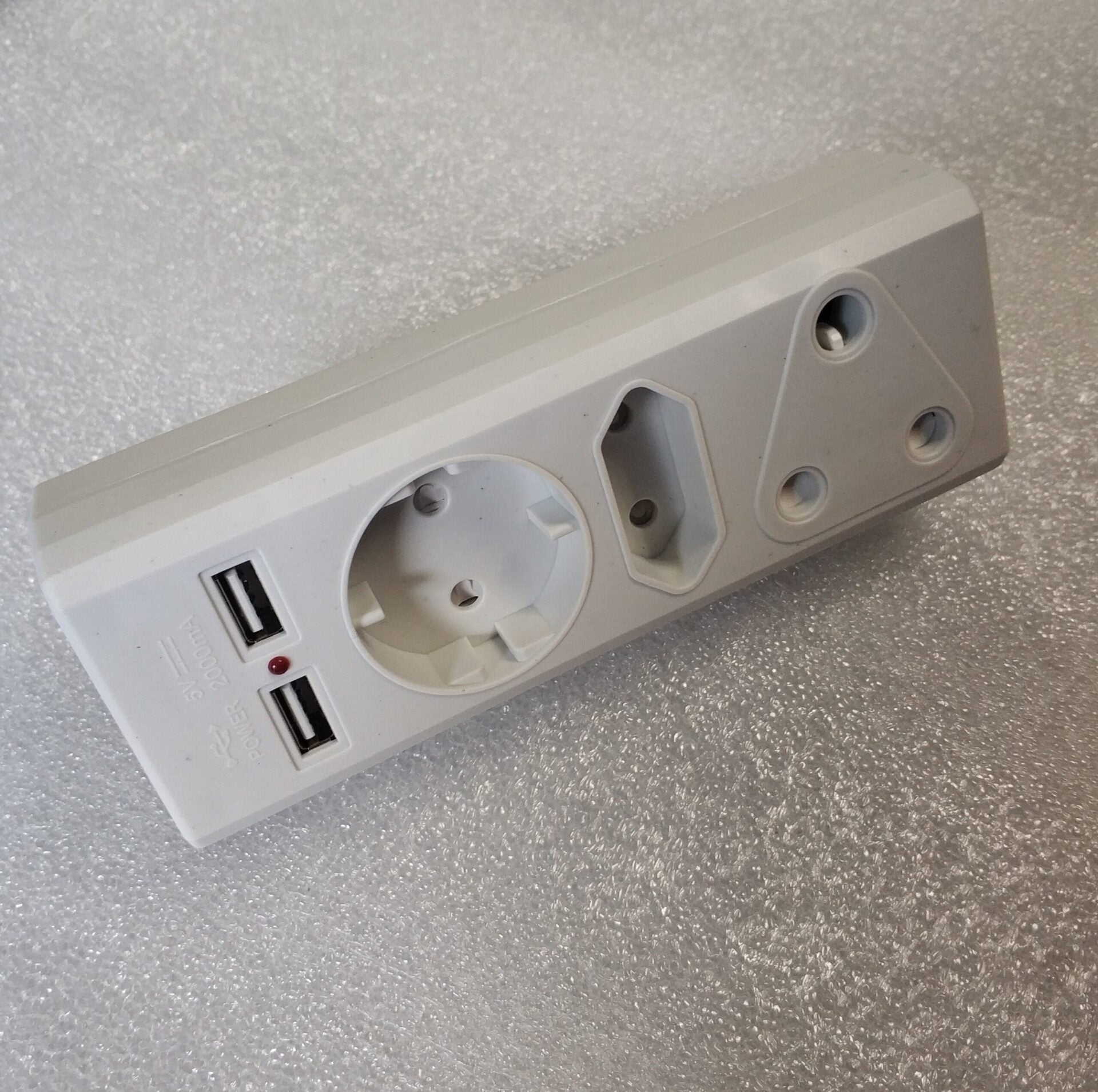 REDISSON R-21USB 220v 16Amp Multiplug with 2x USB 5V Ports – Electromann SA