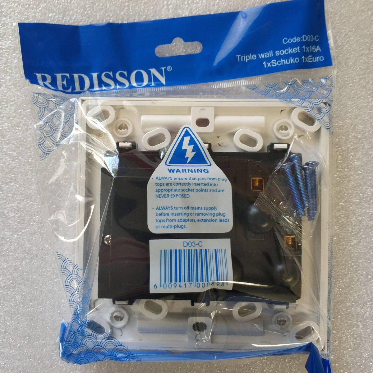Redisson 4x4 Triple Switched Wall Socket - D03-C | Electromann SA