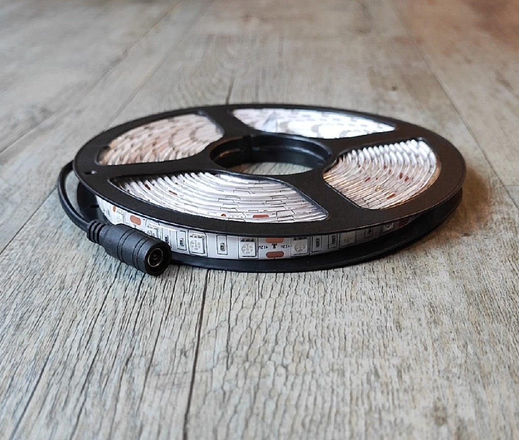 12v DC 5m 300 x 5050Led Chip Soft Red Weatherproof LED Light Strip Roll ...